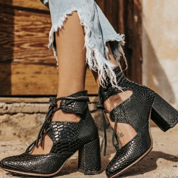 Freebird by Steven | Shoes | Freebird Joyce Black Snakeskin Bootie ...